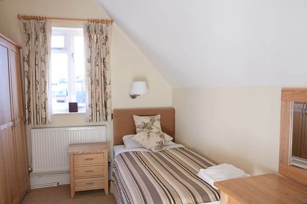 THE CARLTON HOTEL AND RESTAURANT - Updated May 2025 - 130 Railway ...