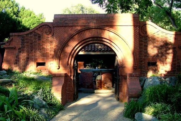 SUMMER HOUSE - Updated September 2025 - E Capitol Cir NW, Washington ...