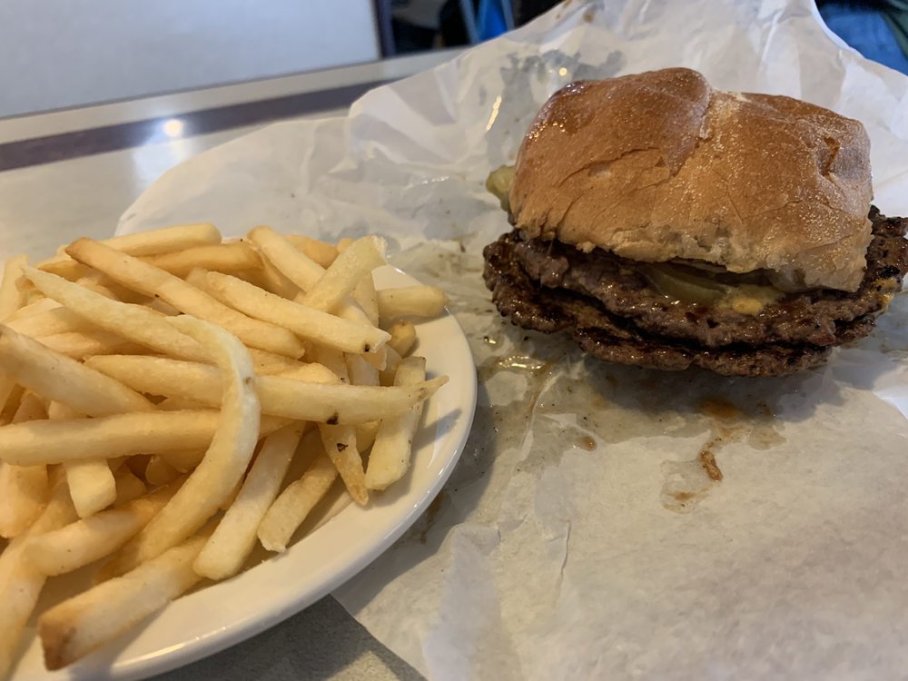 SCHULZ’S RESTAURANT - 20 Photos & 34 Reviews - 1644 Calumet Dr ...