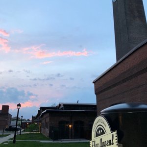 CRUNCH FITNESS - OUTER LOOP - Updated January 2025 - 46 Photos - 4235 ...