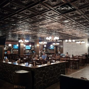 TWO BRIDGES PUB & EATERY - Updated September 2025 - 52 Photos & 31 ...