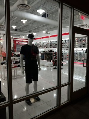 SHOE PALACE - Updated June 2026 - 22 Reviews - 4976 Premium Outlets Way ...