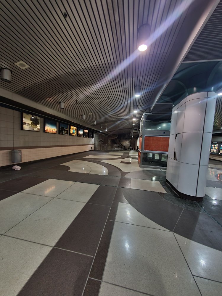 VERMONT / BEVERLY RED LINE STATION - Updated September 2025 - 40 Photos ...