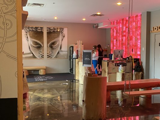 IDOLEM - Updated January 2026 - 12 Photos - 1760 Avenue Pierre-Péladeau ...