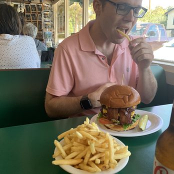HAPPY BURGER DINER - Updated July 2024 - 557 Photos & 689 Reviews ...