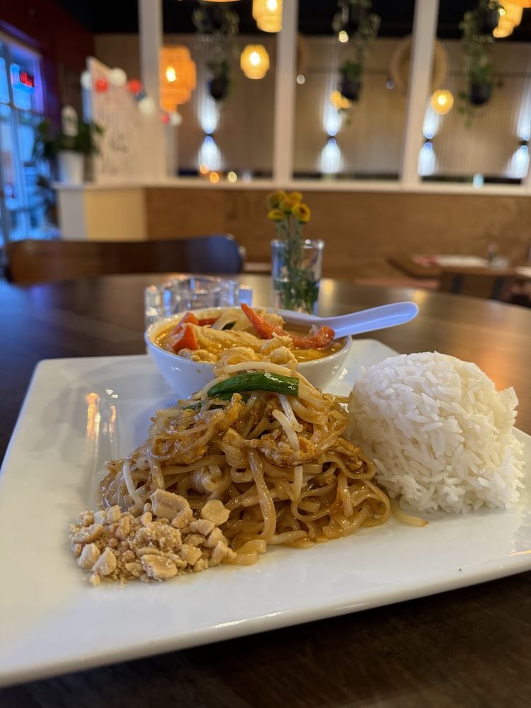 CHADA THAI LYNNWOOD - Updated December 2024 - 53 Photos & 20 Reviews ...