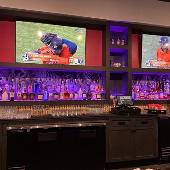 ISLANDER’S - Updated January 2026 - 105 Photos & 45 Reviews - 151 W ...