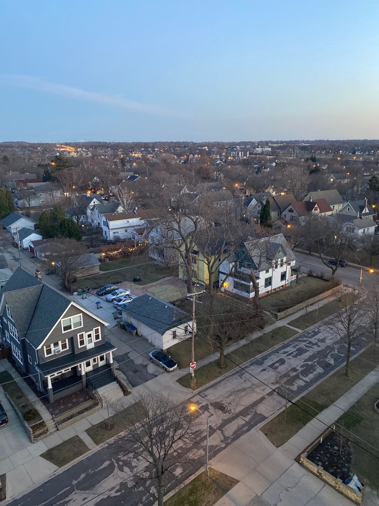 BAY VIEW - Updated September 2025 - 34 Photos - Kinnickinnic Ave ...