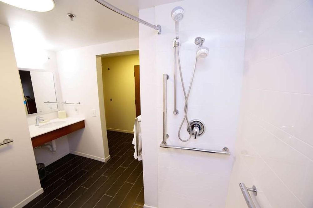 HAMPTON INN FRANKLIN - 144 Photos & 25 Reviews - 244 Cunningham Rd ...