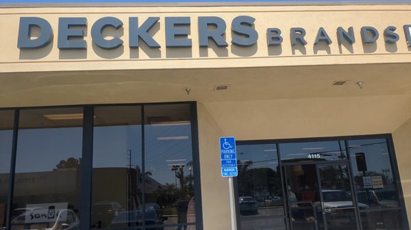 Ventura DECKERS BRANDS FACTORY OUTLET - Updated November 2024 - 26 ...