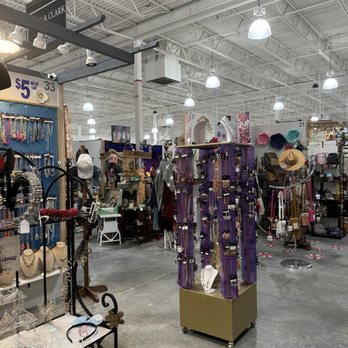 MERCHANT SQUARE - KANSAS CITY - Updated October 2025 - 33 Photos & 41 ...