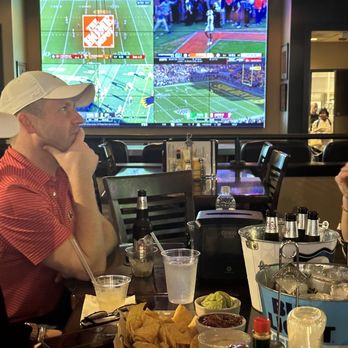 MANNING’S SPORTS BAR AND GRILL - Updated December 2024 - 678 Photos ...