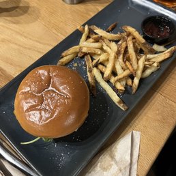 TRAPPEZE PUB - Updated October 2025 - 301 Photos & 572 Reviews - 269 N ...