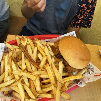 CLUCKERS - Updated August 2024 - 140 Photos & 86 Reviews - 600 S Center ...