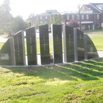 ENFIELD VETERANS MONUMENT - Updated July 2024 - 16 Photos - North Main ...