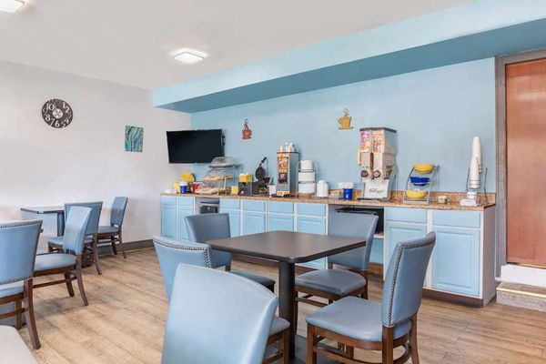 DAYS INN & SUITES BY WYNDHAM ROCKY MOUNT GOLDEN EAST - Updated December ...