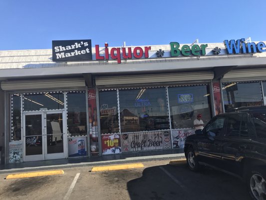 SHARKS MARKET - Updated November 2025 - 18 Photos - 15221 N 32nd St, Phoenix, Arizona - Beer ...