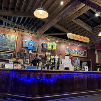 LUCKY LABRADOR BREWING CO - Updated November 2025 - 227 Photos & 377 ...