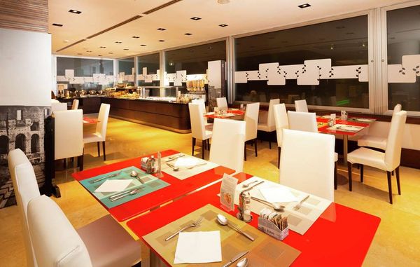 HILTON GARDEN INN ROME CLARIDGE - Updated May 2025 - 136 Photos & 28 ...