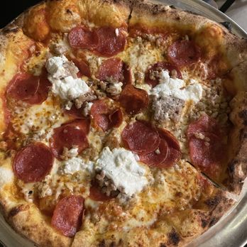 POINT BREAK PIZZA & PANINI - 35 Photos & 23 Reviews - 300 Maalaea Rd ...