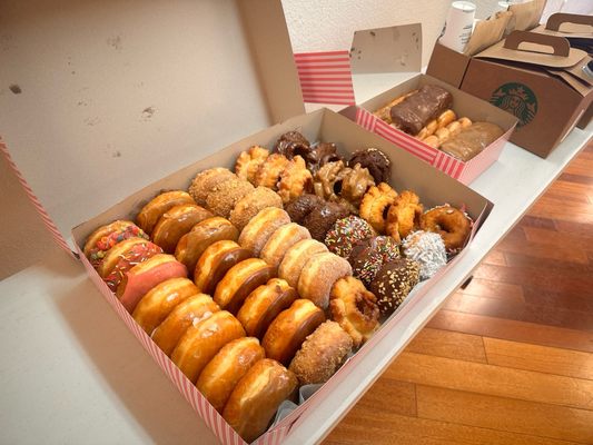 DAILY DONUTS - Updated October 2025 - 59 Photos & 128 Reviews - 1075 ...