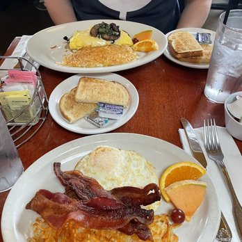 WHISTLE STOP ALE HOUSE - Updated April 2024 - 359 Photos & 451 Reviews ...