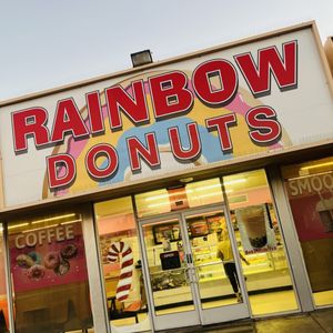 RANDY’S DONUTS - Updated June 2025 - 138 Photos & 135 Reviews - 5709 N ...