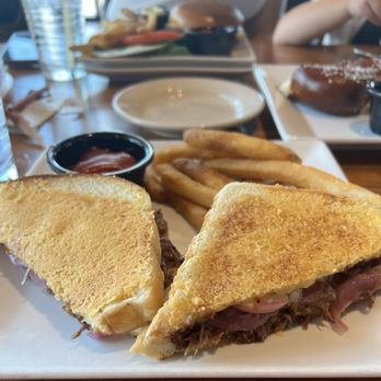 MOERLEIN LAGER HOUSE - Updated April 2025 - 1352 Photos & 1212 Reviews ...