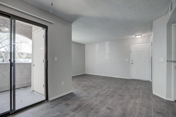VILLA DEL RIO APARTMENTS - 18 Photos - 3800 S Nellis Blvd, Las Vegas ...