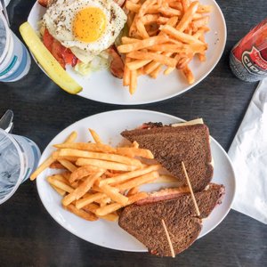 HIT IT HERE CAFE AND BAR - 108 Photos & 69 Reviews - 1250 1st Ave S ...