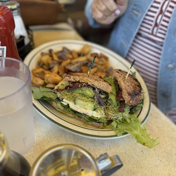 FRED’S COFFEE SHOP - Updated August 2024 - 689 Photos & 1064 Reviews ...