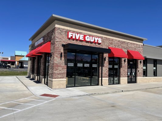 FIVE GUYS - 18 Photos - 1990 Troy Rd, Edwardsville, IL - Menu - Yelp