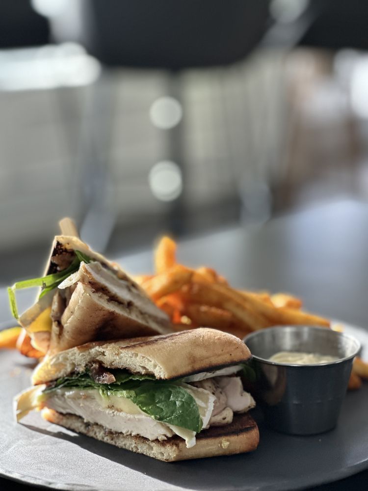 THE LOOKOUT YYC - Updated January 2025 - 33 Photos - 8 Lynx Ridge ...