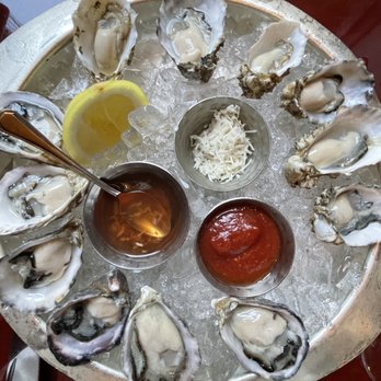 SHUCKERS OYSTER BAR - 629 Photos & 580 Reviews - 411 University St ...