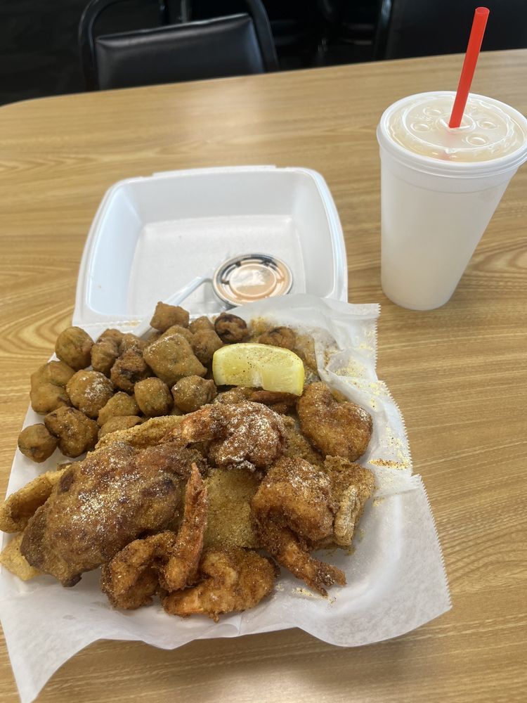 CAPTAIN LA FISH CHICKEN AND MORE - Updated April 2025 - 2424 W Division ...