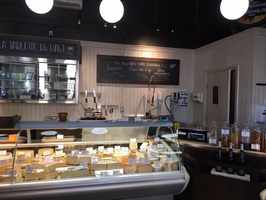 YANNICK FROMAGERIE - Updated July 2024 - 1001 Rue Beaubien E, Montréal ...