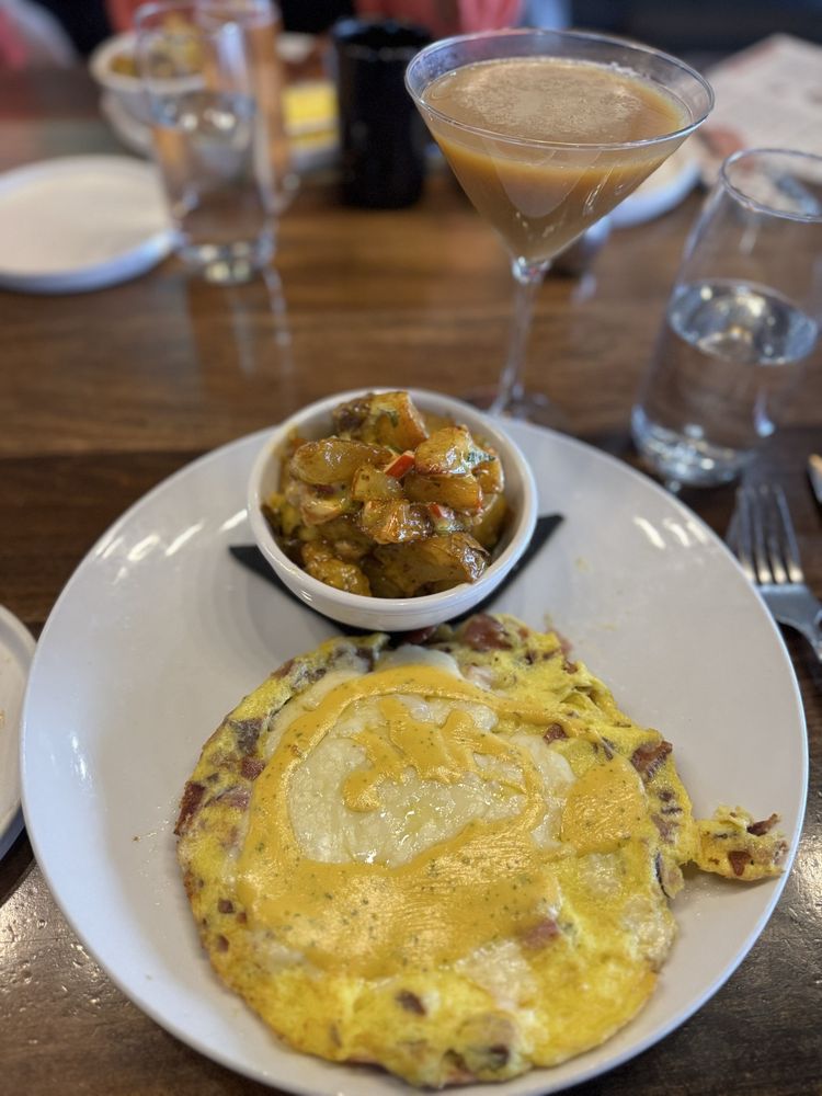 712 EAT + DRINK - Updated October 2025 - 322 Photos & 219 Reviews ...