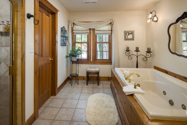 SUNFLOWER HILL INN - Updated July 2025 - 29 Photos & 20 Reviews - 185 N ...