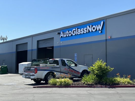 AUTO GLASS NOW - Updated October 2025 - 24 Photos & 52 Reviews - 5710 ...