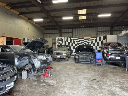 512 AUTOMOBILE SHOP - Updated December 2025 - 80 Photos - 10209 Fm 812 ...