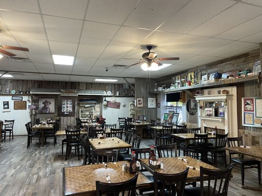 AMISH COUNTRY STORE & RESTAURANT - Updated December 2024 - 107 Photos ...
