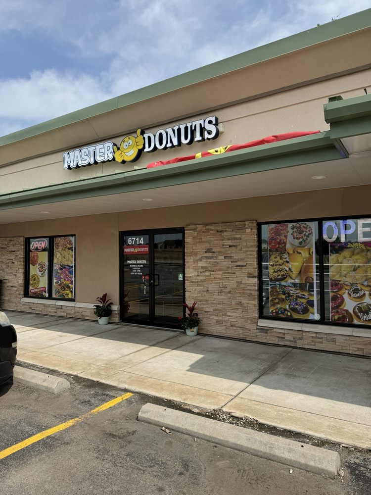 MASTER DONUTS - Updated December 2025 - 28 Photos & 16 Reviews - 6714 ...