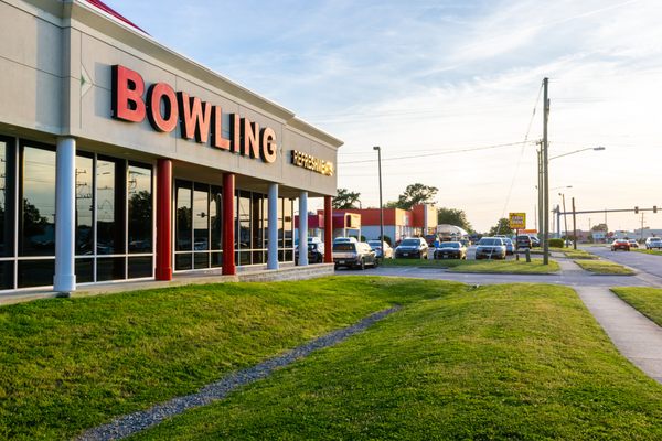 PINBOY’S AT THE BEACH - 71 Photos & 59 Reviews - 1577 Laskin Rd ...