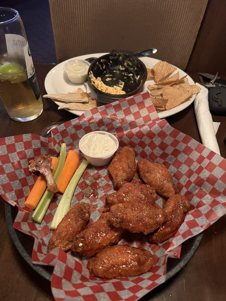 SIMCOE ARMS - Updated October 2025 - 21 Reviews - 140 Queensway E ...