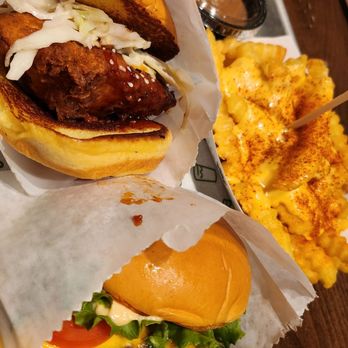 SHAKE SHACK MENLO PARK - Updated October 2025 - 107 Photos & 27 Reviews ...