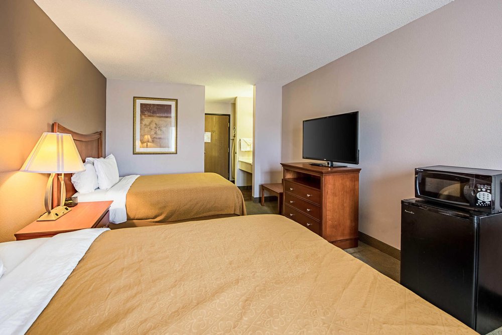 RODEWAY INN - 16 Photos - 2820 Hotel Ave, Huntington, Indiana - Hotels ...