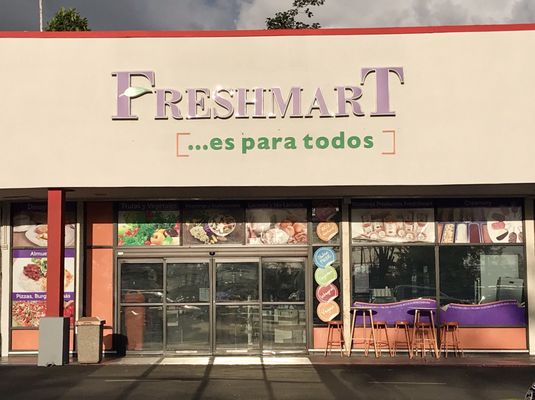 FRESHMART - Updated April 2025 - 26 Photos - Calle Marginal, Victoria ...