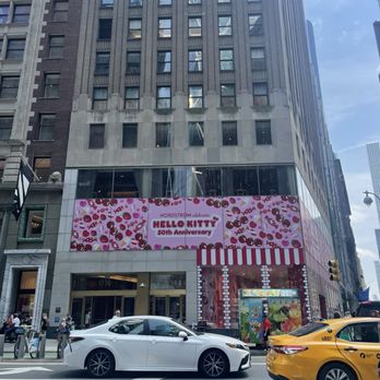 HELLO KITTY POP-UP IN NYC - Updated December 2025 - 39 Photos - 225 W ...