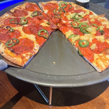 TWO CITIES PIZZA COMPANY - 672 Photos & 879 Reviews - 202 W Main St ...