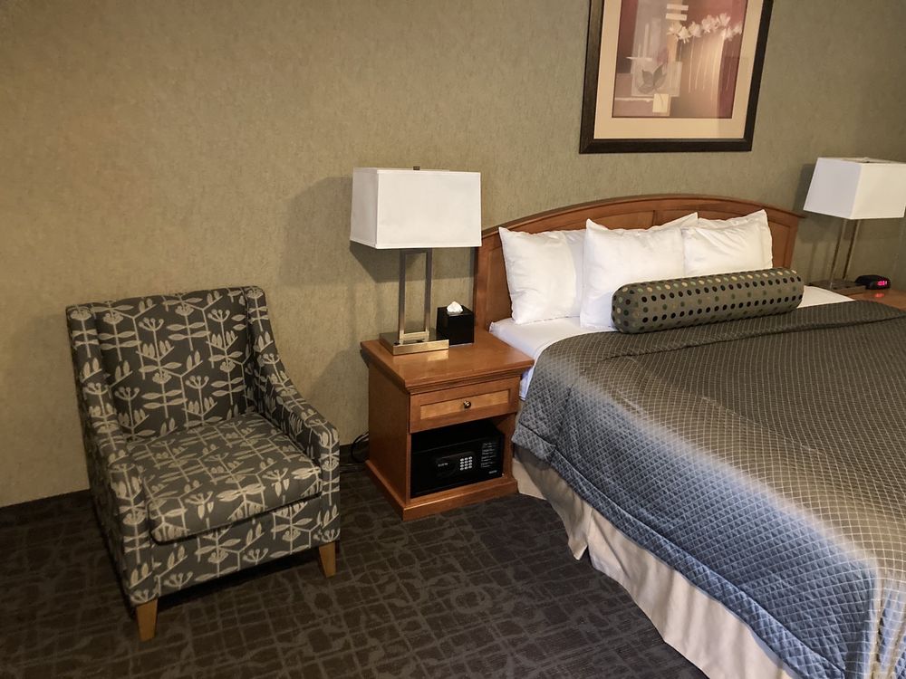 REDMOND INN - 62 Photos & 67 Reviews - 17601 Redmond Way, Redmond ...